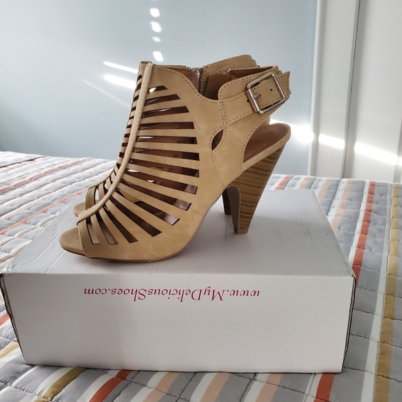 Delicious | Shoes | My Delicious Beige Sandals | Poshmark
